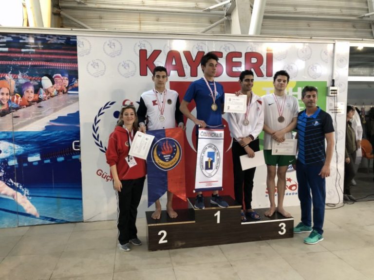 MİLLİ YÜZÜCÜMÜZ YİĞİT ASLAN’DAN TÜRKİYE İKİNCİLİĞİ – TED KAYSERİ KOLEJİ